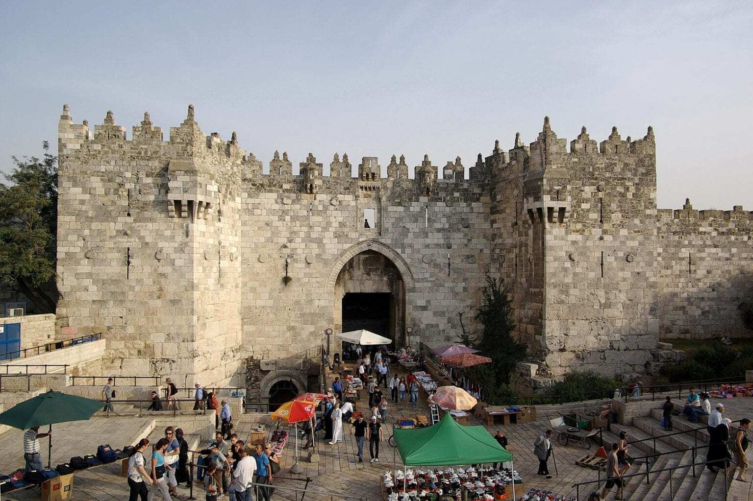 “Crown” in Damascus Gate Jerusalem Restored