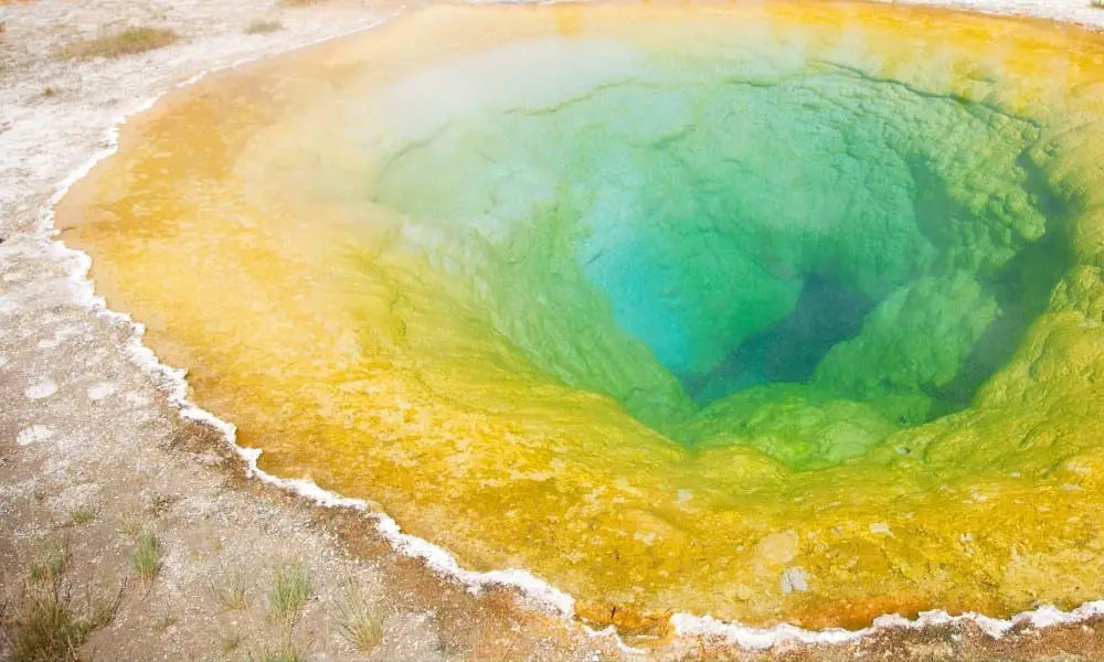 Study challenges widely accepted theory of Yellowstone formation ...