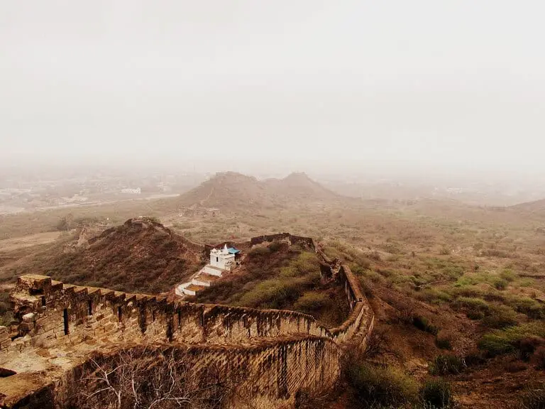 15 Historic Forts From India