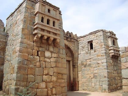 15 Historic Forts From India
