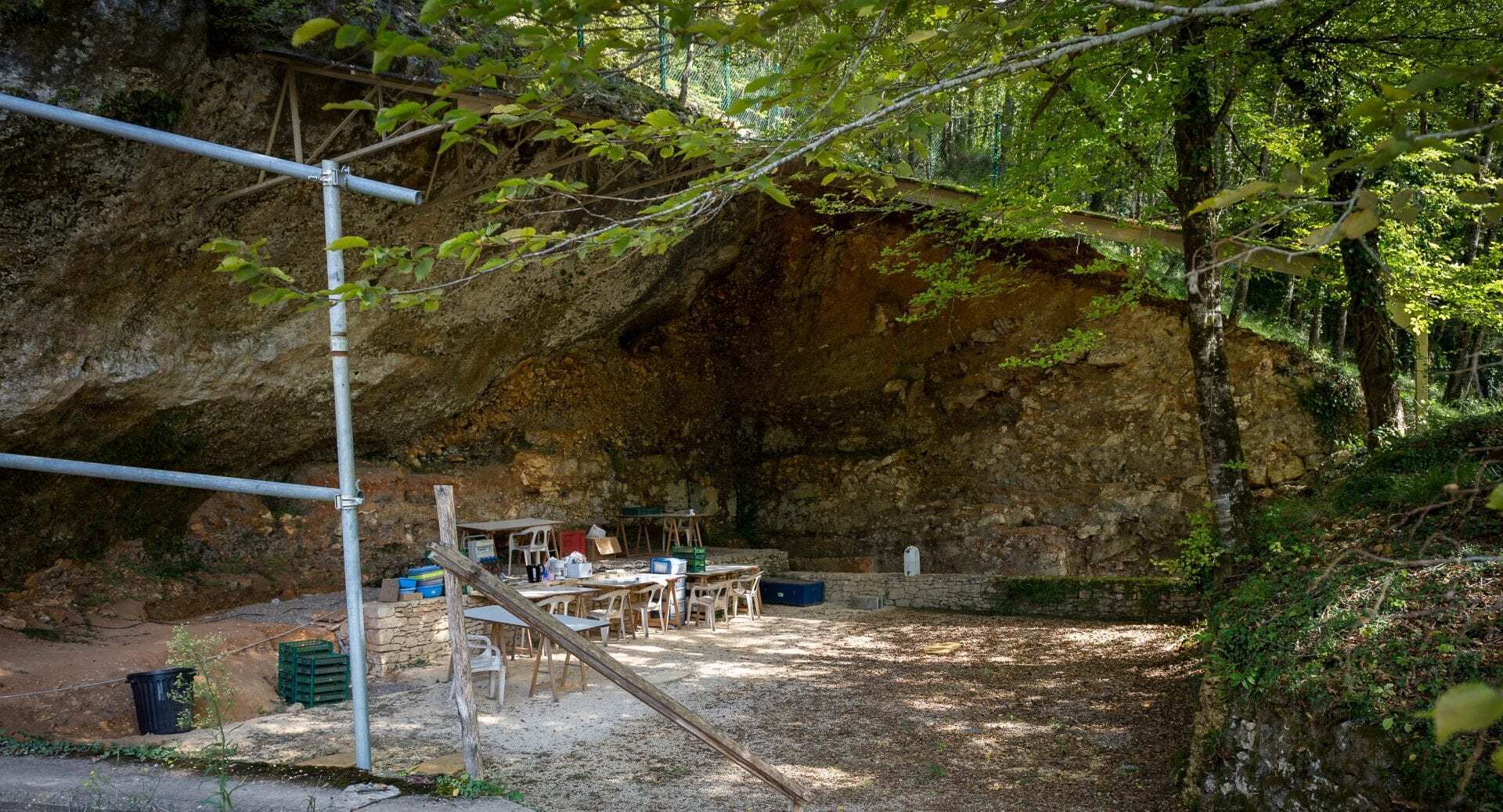 New technology reveals secrets of famous Neandertal skeleton La Ferrassie 1