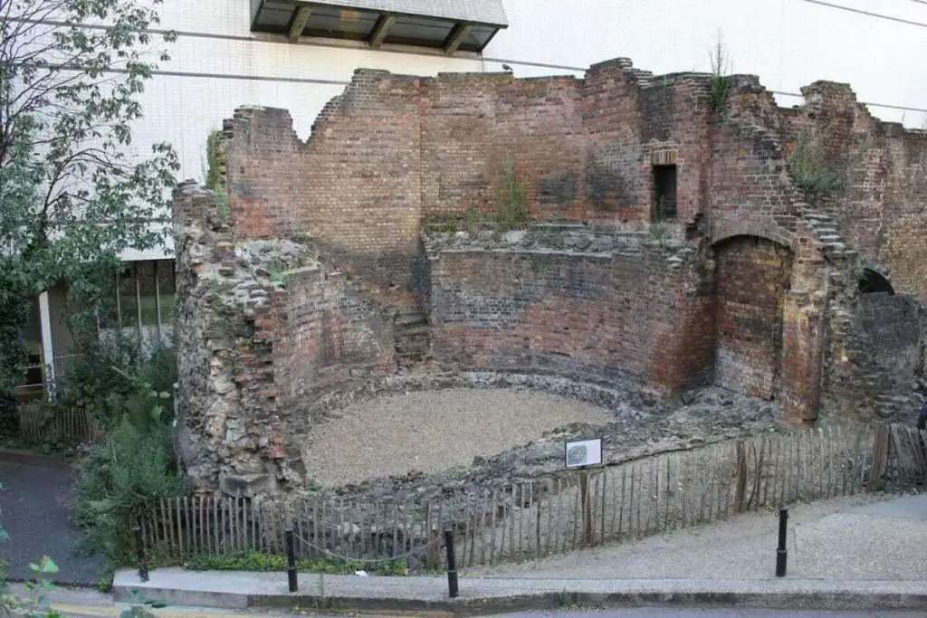 London's Lost Castles and Fortifications