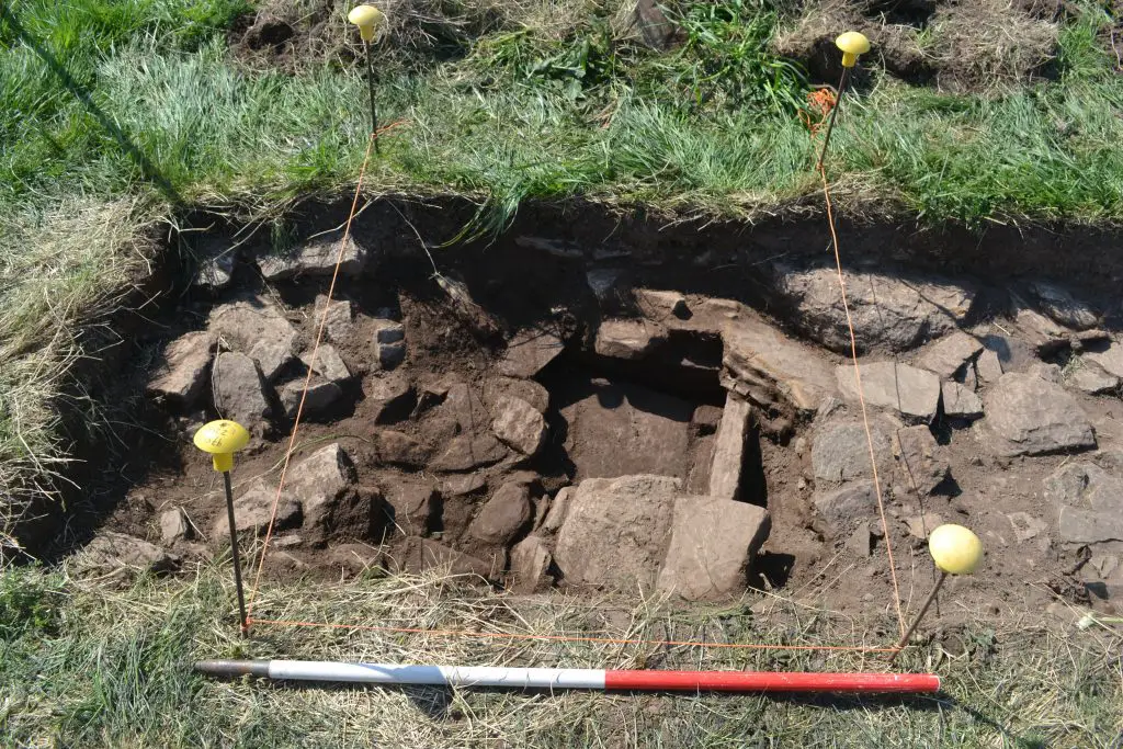 Archaeologists excavate a prehistoric settlement in Northern Scotland ...