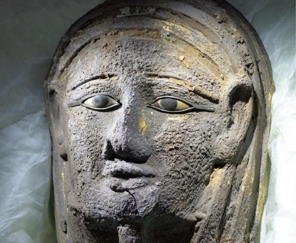 Researchers discover gilded mummy mask