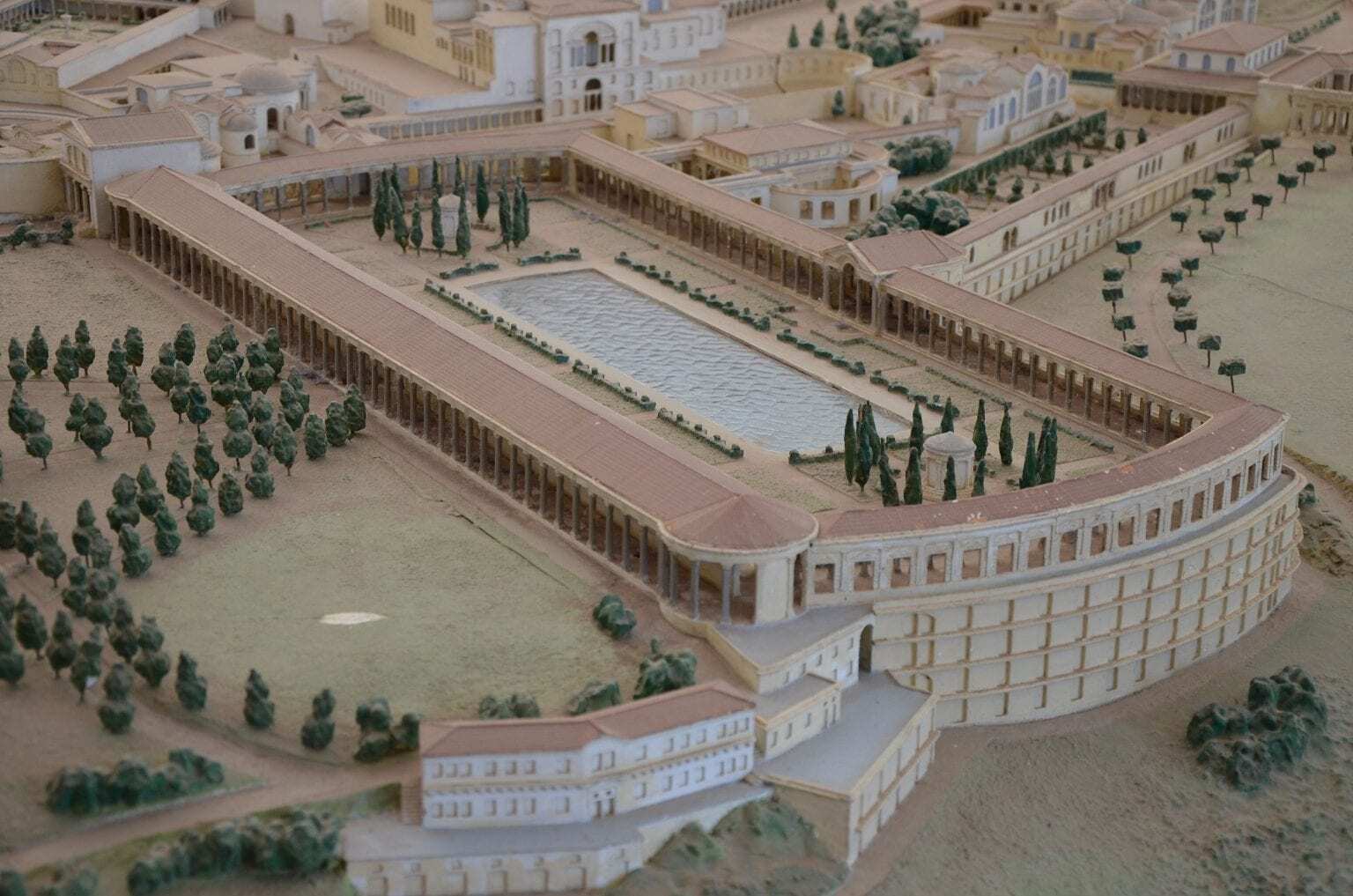 Walking, Talking and Showing Off – a History of Roman Gardens