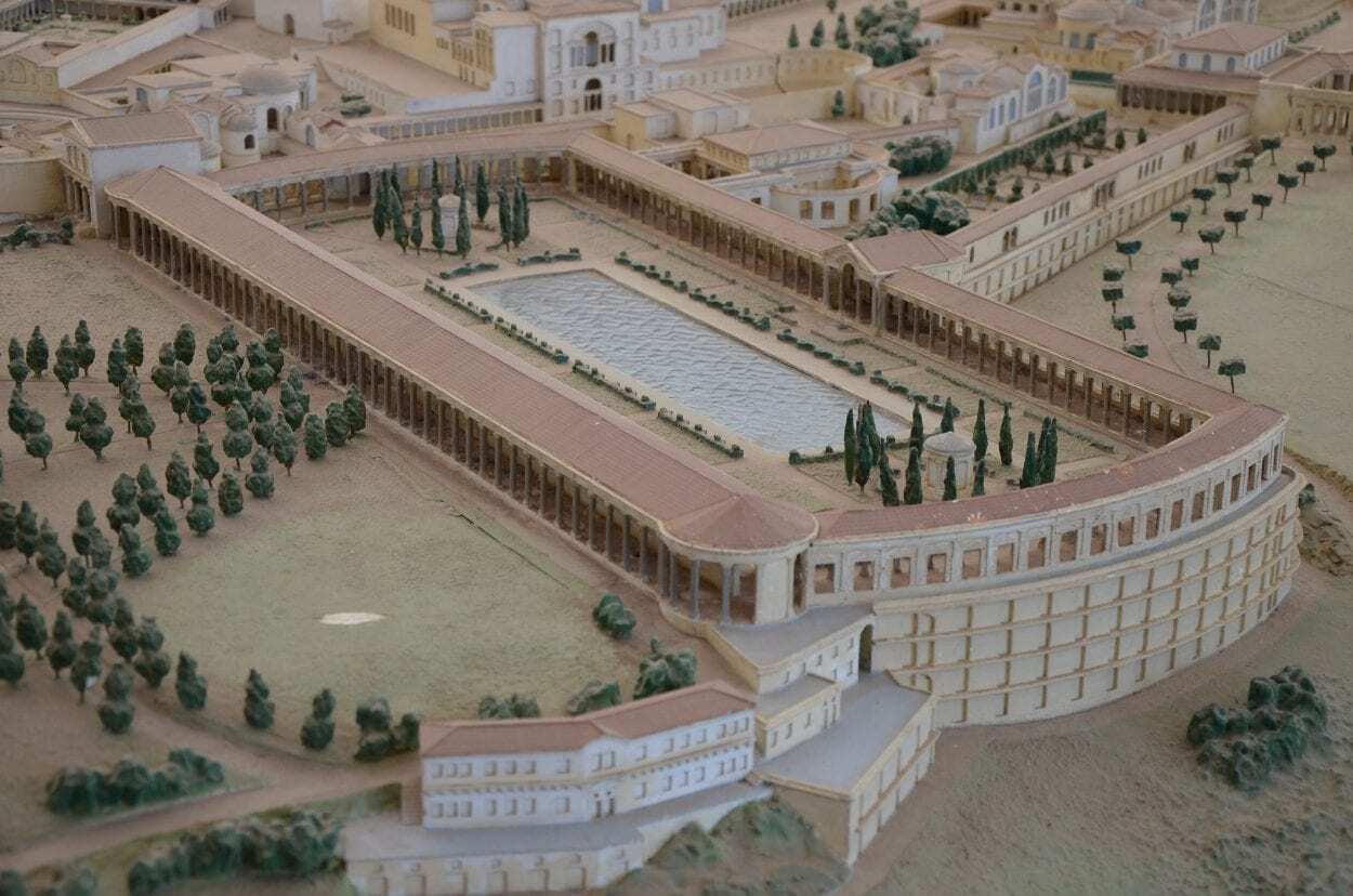 Walking, Talking and Showing Off – a History of Roman Gardens