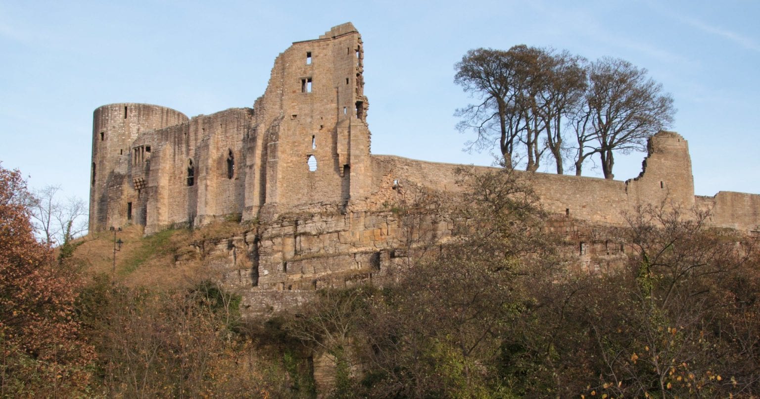 20 Romantic Ruined Castles in England