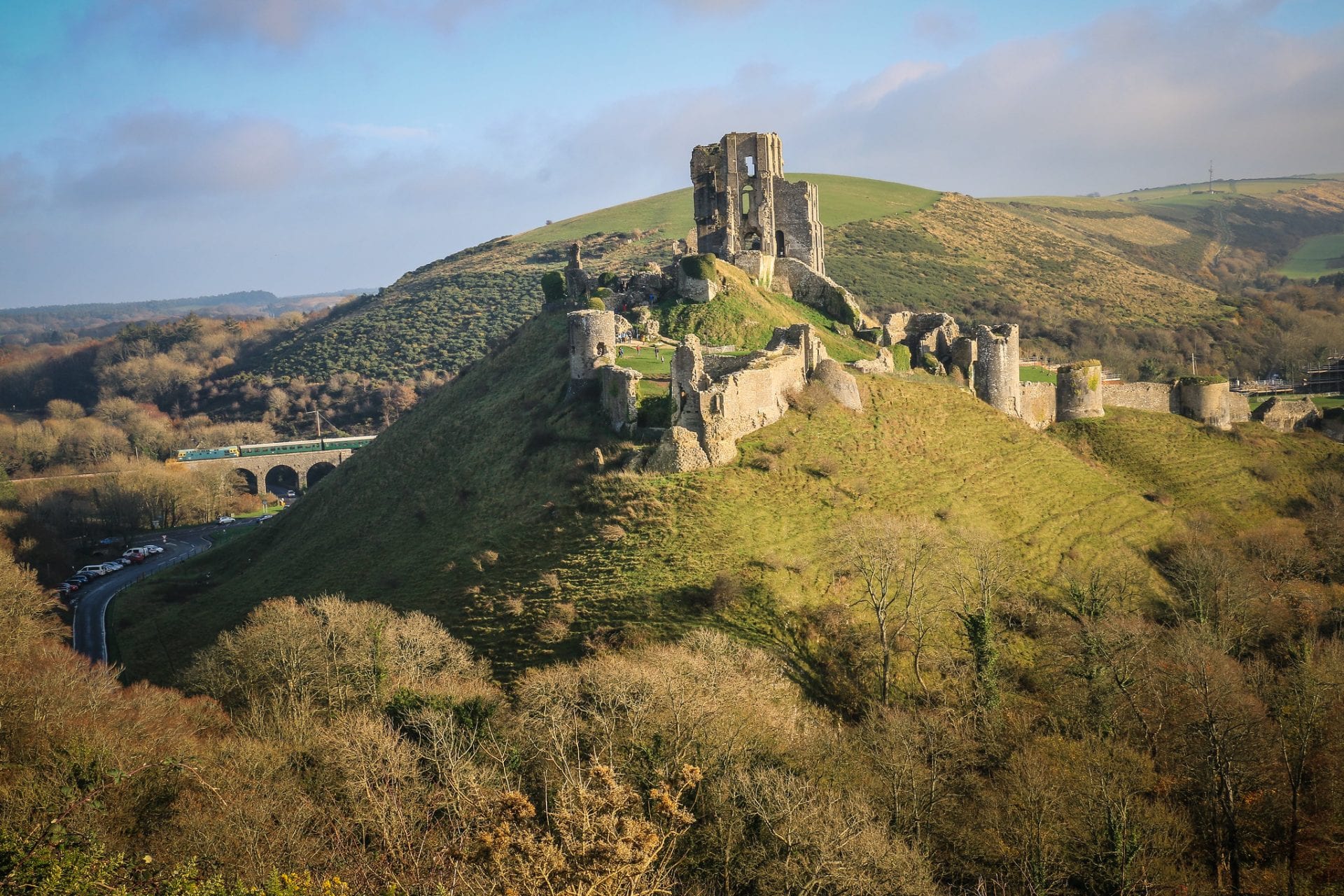 20 Romantic Ruined Castles in England