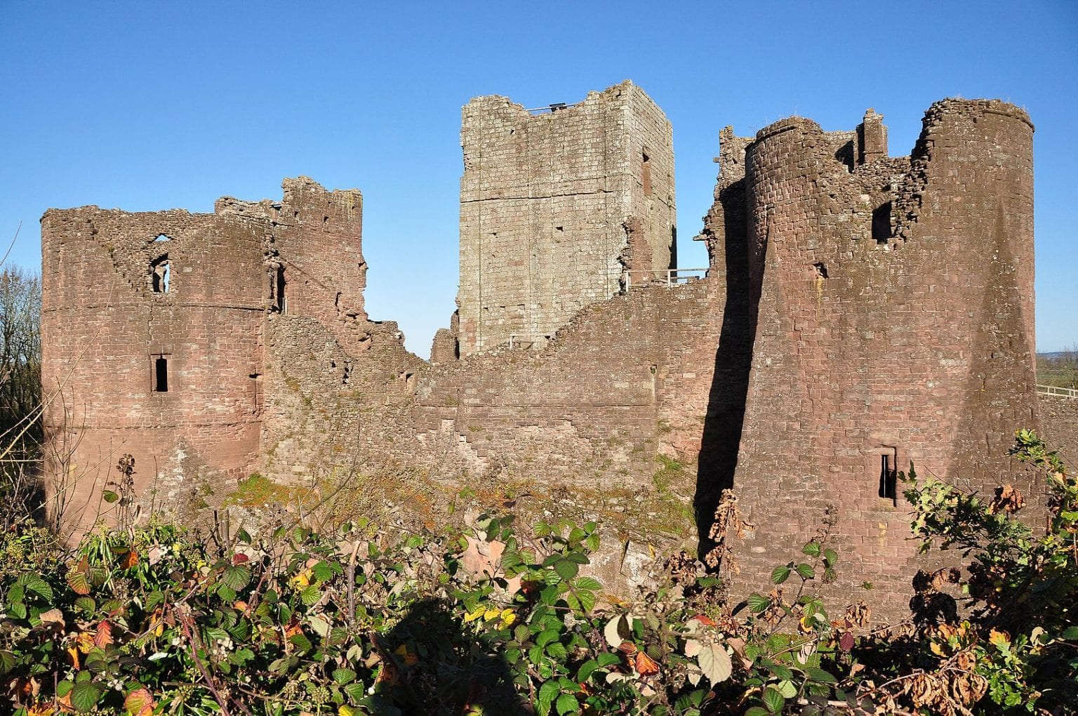 20 Romantic Ruined Castles in England
