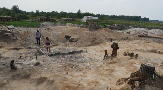 Archaeologists excavate traces of 10,000-year-old Mesolithic settlements