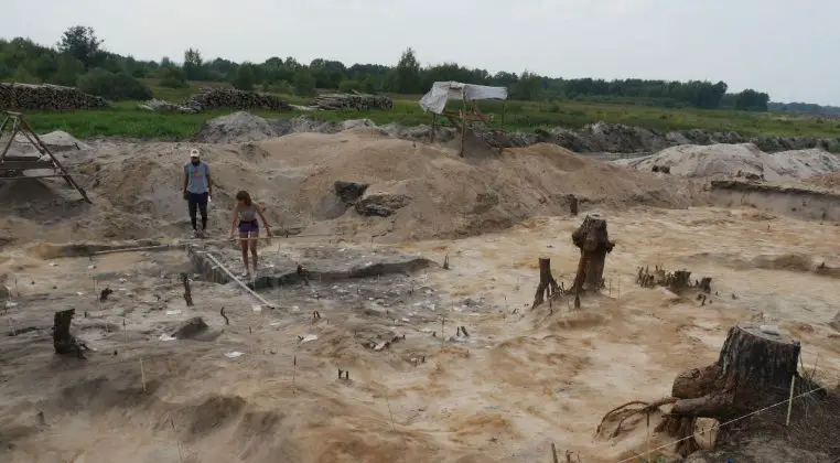 Archaeologists excavate traces of 10,000-year-old Mesolithic settlements