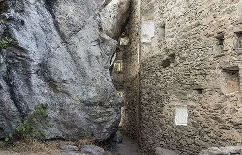 Kropfenstein Cave Castle