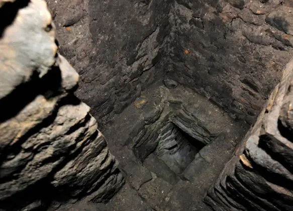 Maya crypt contains cremation burials used for making rubber balls in ...