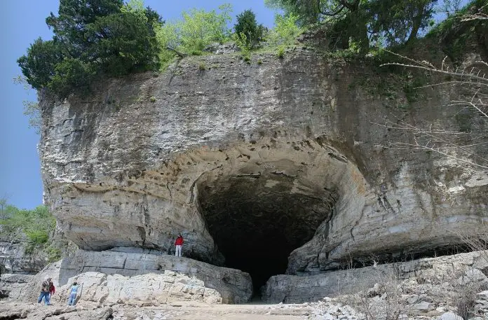 Cave-In-Rock and America's river pirates