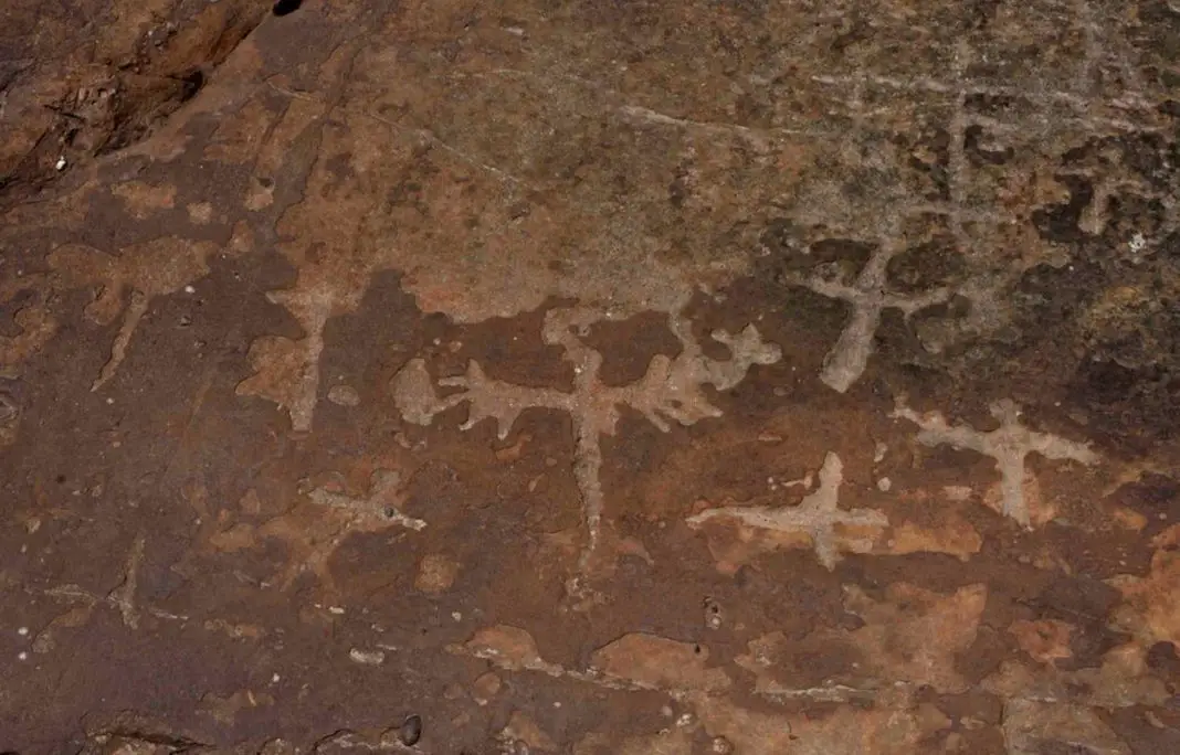 Archaeologists discover hundreds of ancient carvings