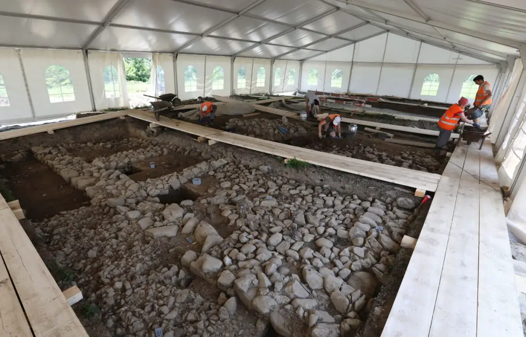 Archaeologists uncover large Roman complex in gravel quarry